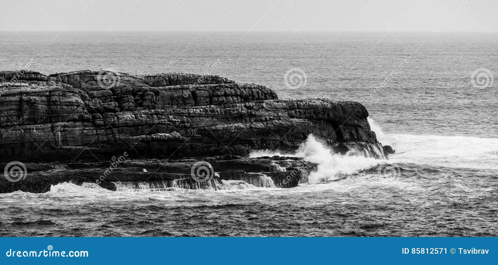 Ocean Waves Breaking on Rugged Coastal Cliffs. Black and White L Stock ...