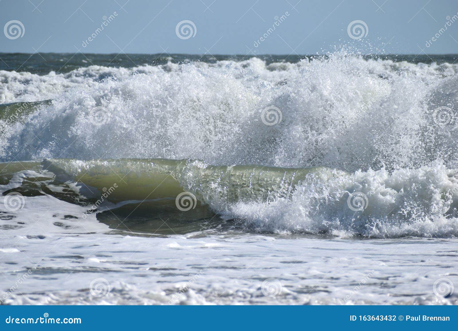 Ocean Waves Breaking on the Surf Stock Photo - Image of breaking ...