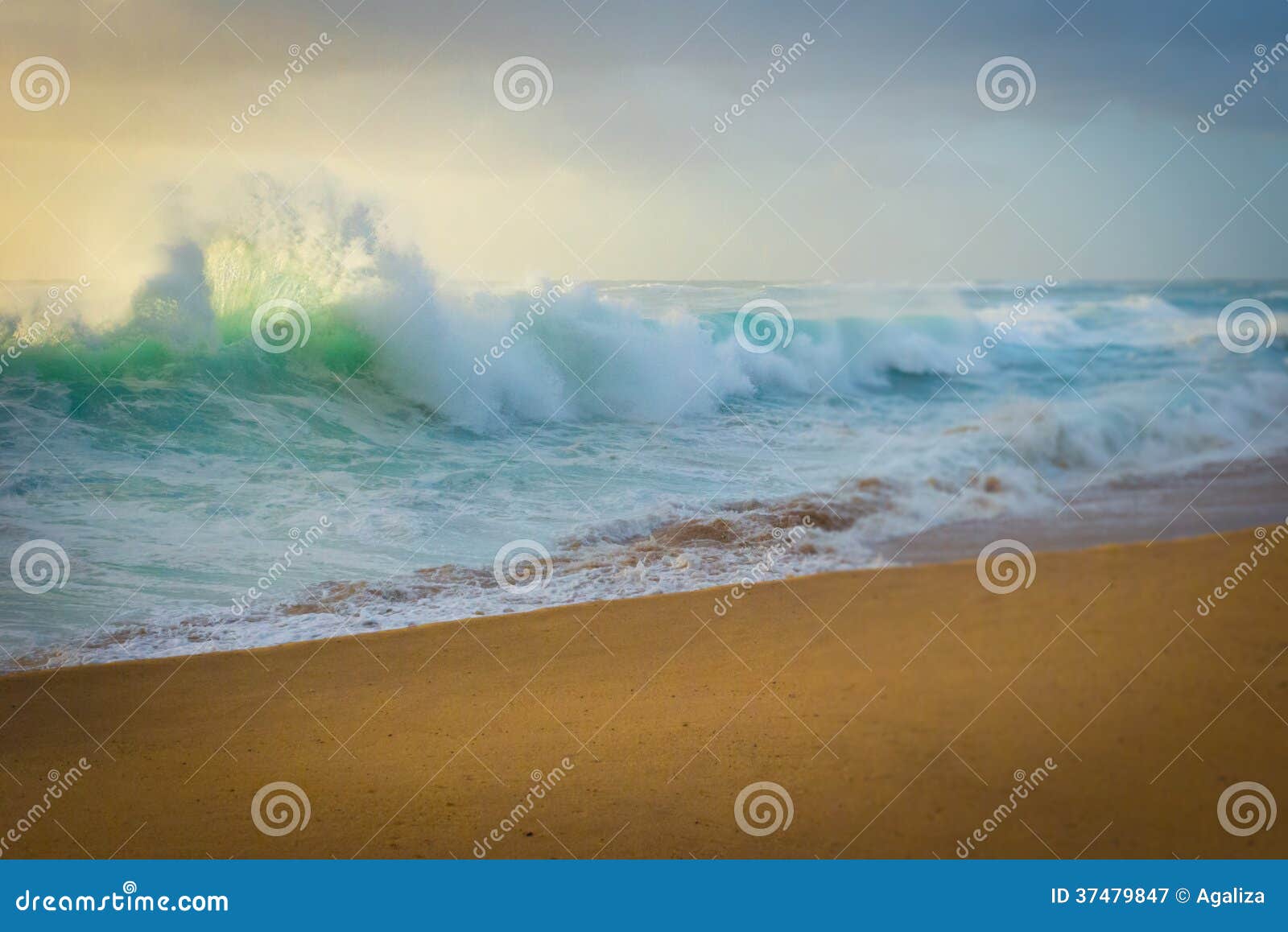 Ocean Waves Crashing on Beach Stock Image - Image of blue, natural ...