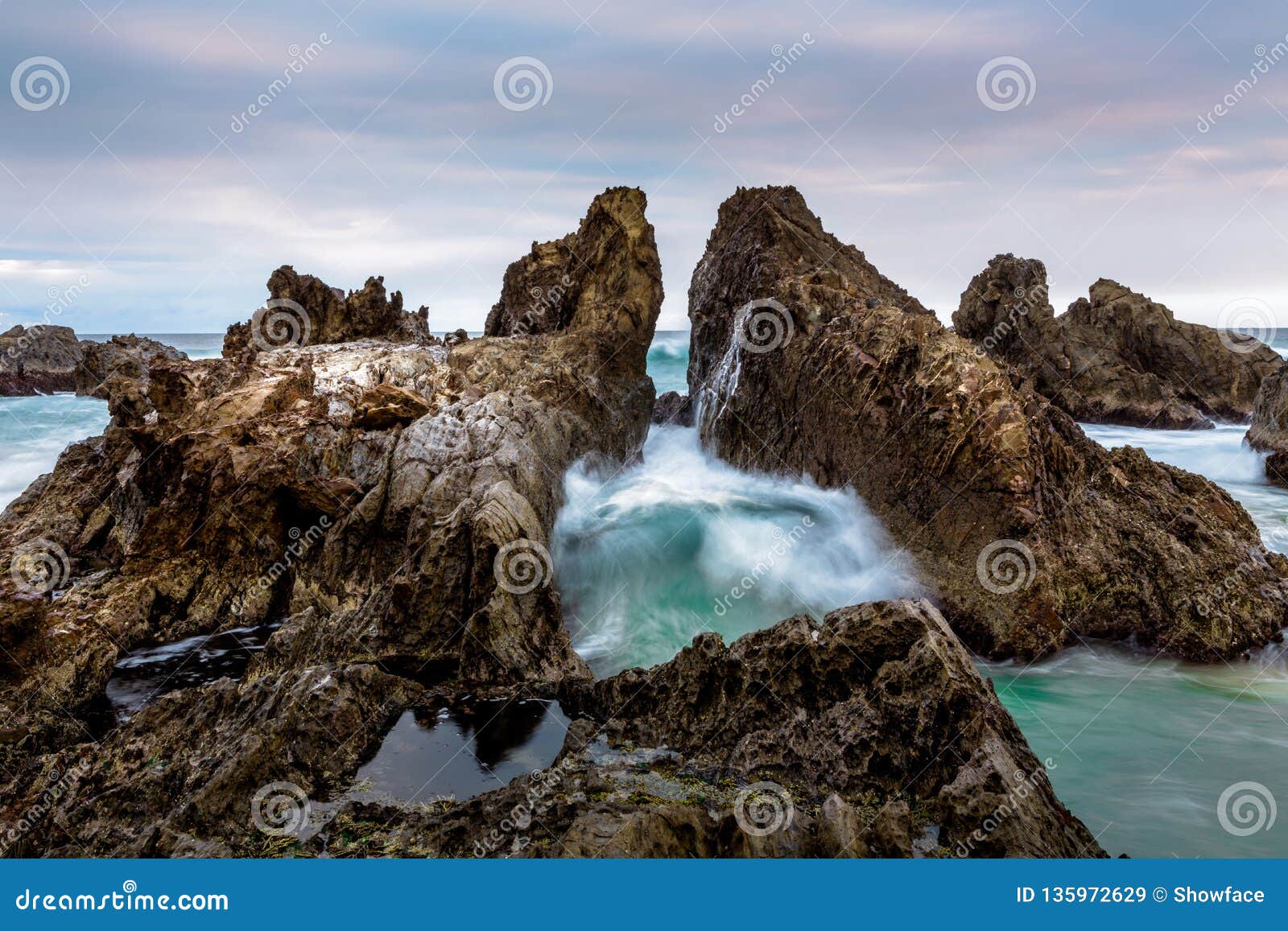 Ocean Waves Pushing through the Dramatic Jagged Rock Gap Channel Stock ...