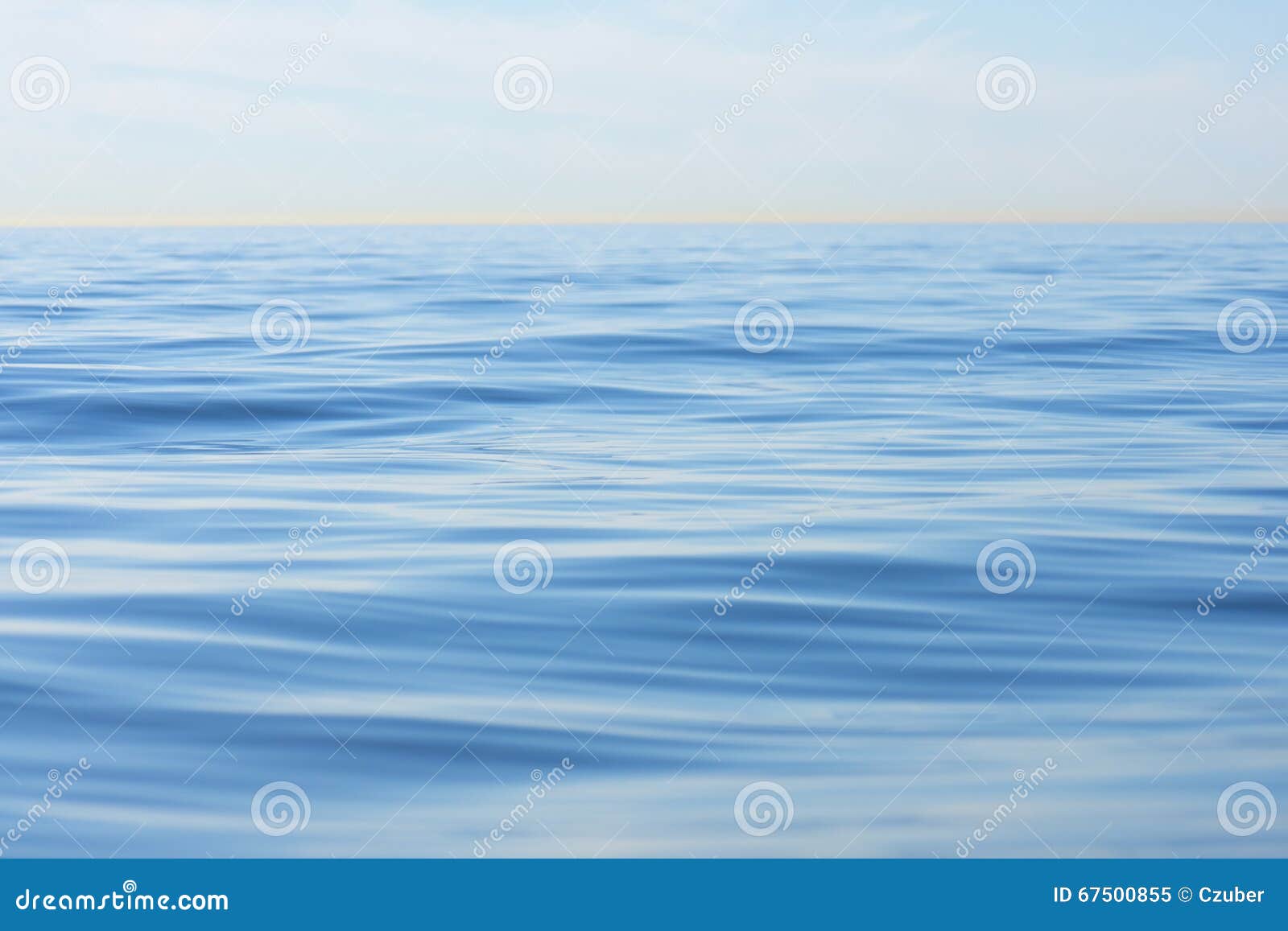 Oceano azul infinito imagem de stock. Imagem de infinito - 67500855