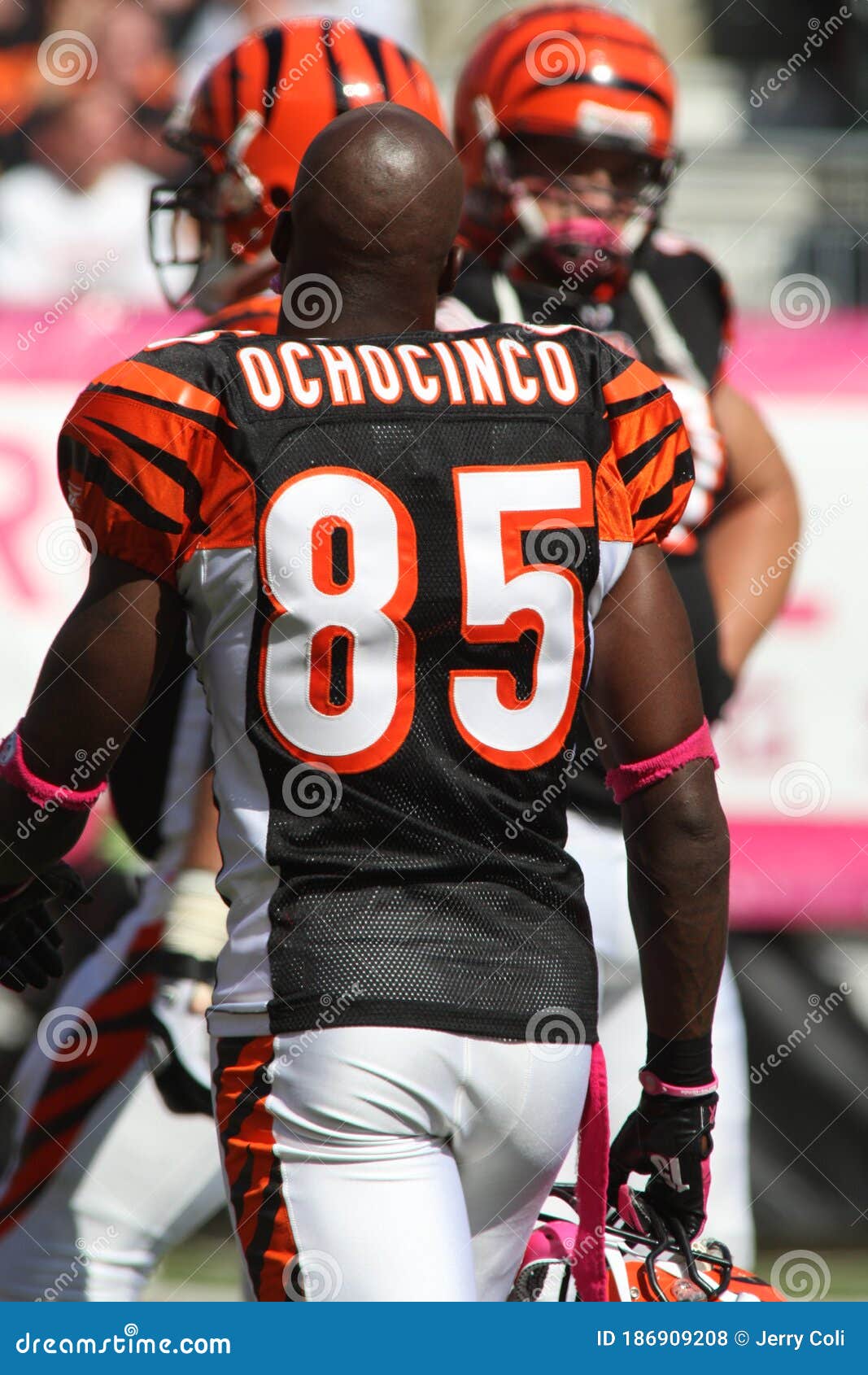 Ochocinco editorial stock photo. Image of wide, ochocinco - 186909208