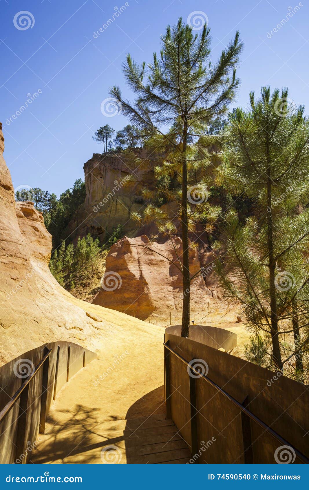 The ocra land editorial image. Image of trail, france - 74590540