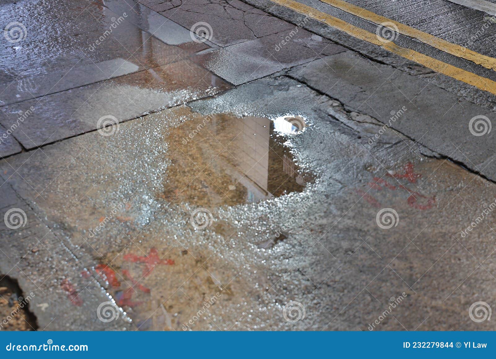 14 Oct 2021 Interesting Reflection in the Puddle on the Ground Block ...