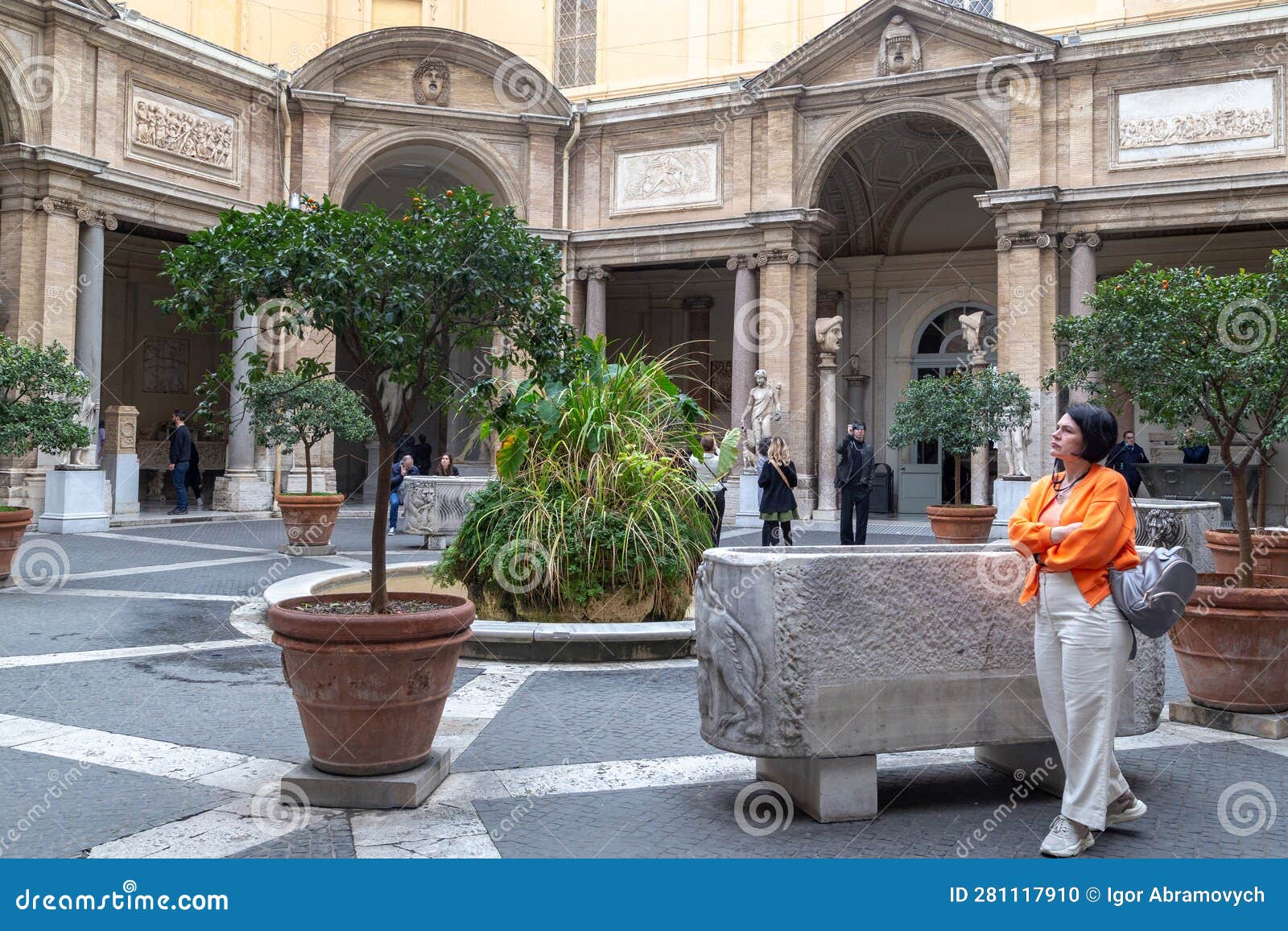 Octagonal Courtyard at the Vatican Museums Editorial Image - Image of ...