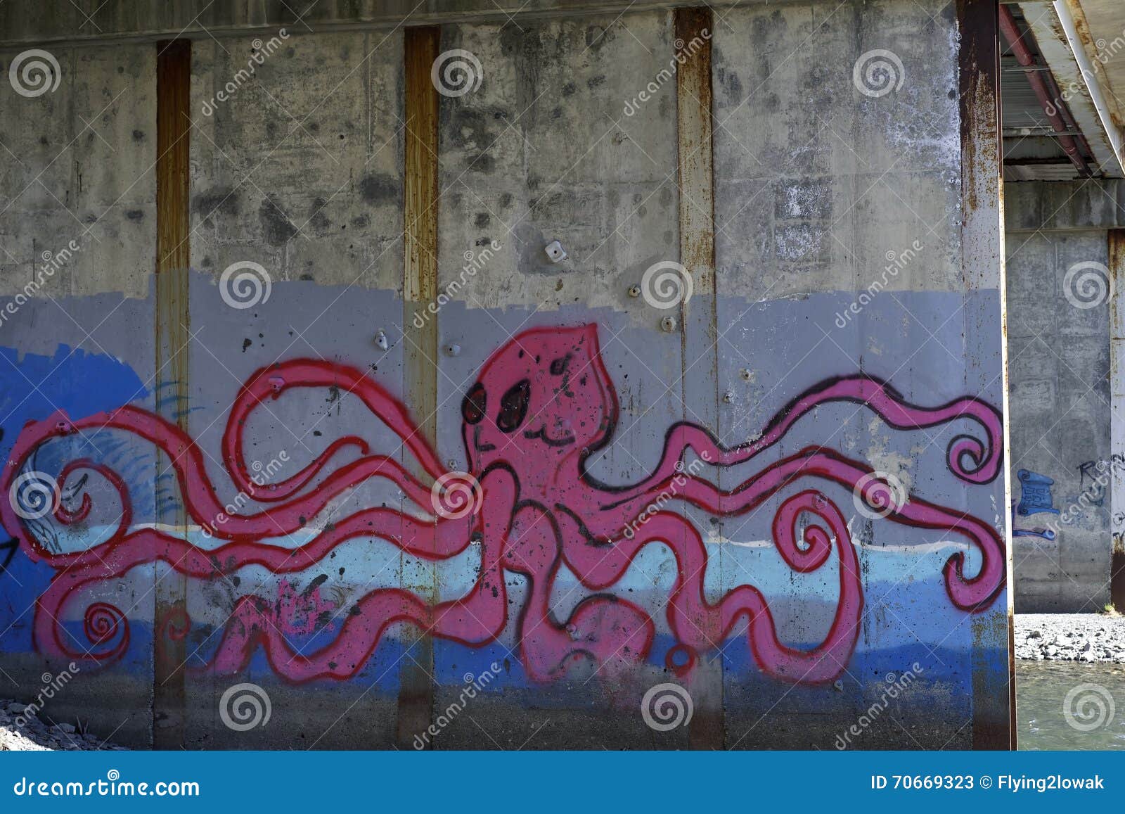 Octopus graffiti editorial stock photo. Image of paint - 70669323