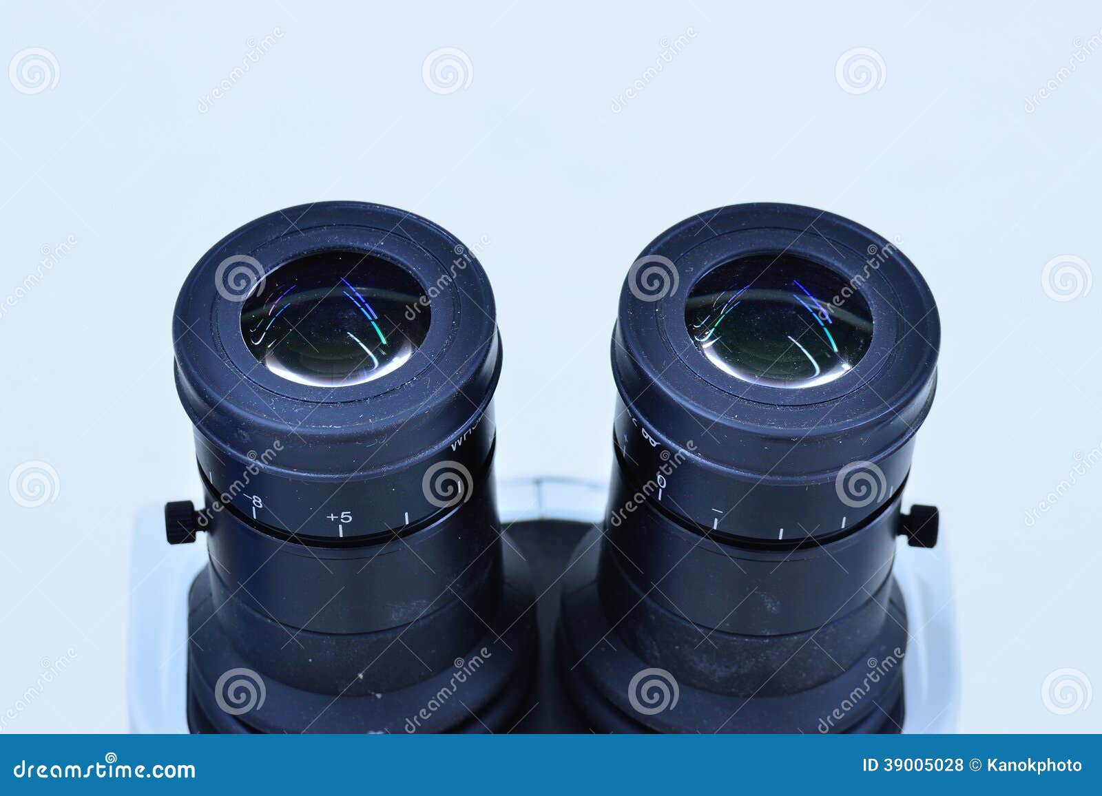 Oculaire de microscope photo stock. Image du instrument - 39005028