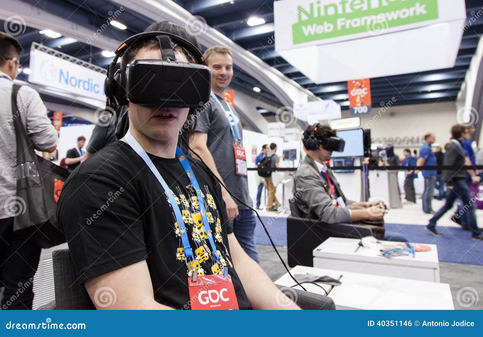 Oculus VR Headset upfront editorial photo. Image of indoor - 40351146