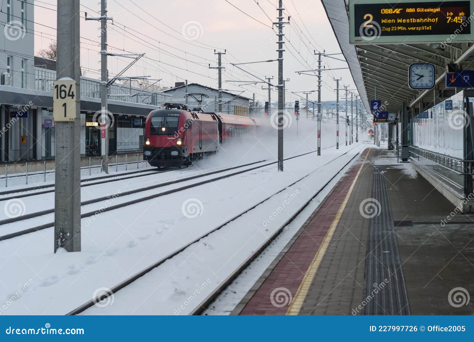 Railjet High Speed Rail Service Train Arriving Flughafen Wien Bahnhof ...