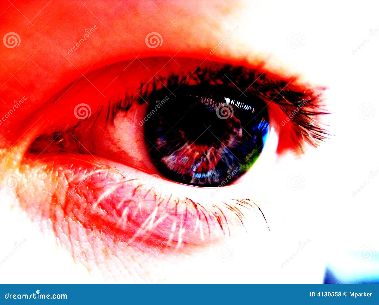 Oeil rouge photo stock. Image du oeil, sang, effrayant - 4130558