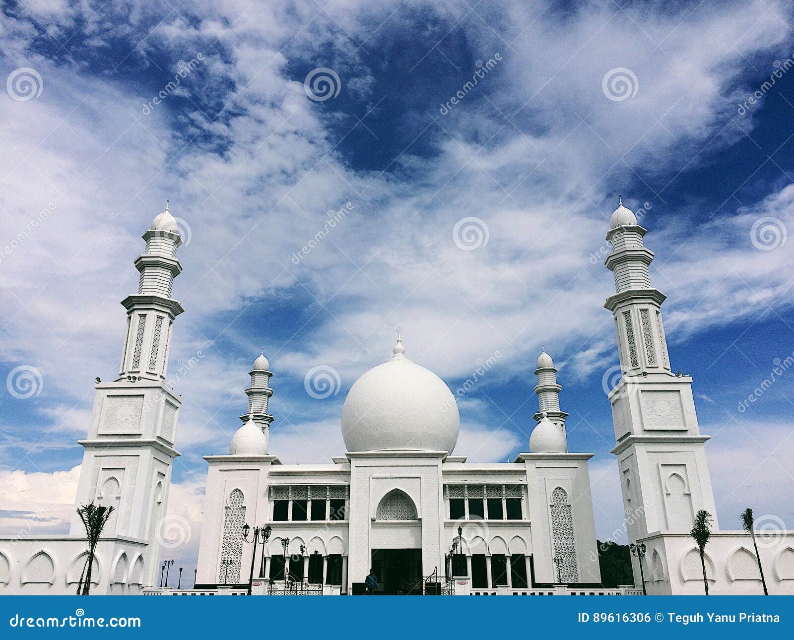 Oesman Al Khair mosque editorial photo. Image of west - 89616306