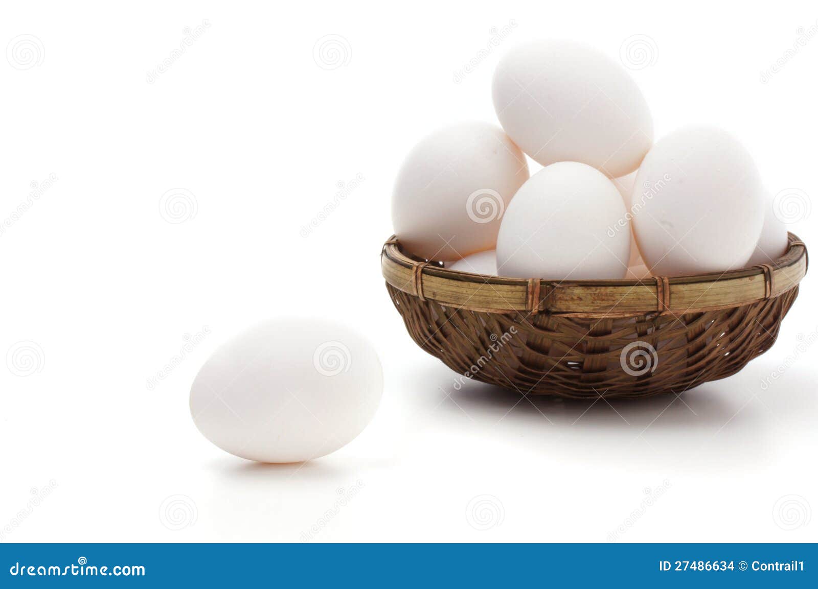 Oeuf Blanc Sur Le Fond Blanc Photo stock - Image du oeufs, fond: 27486634