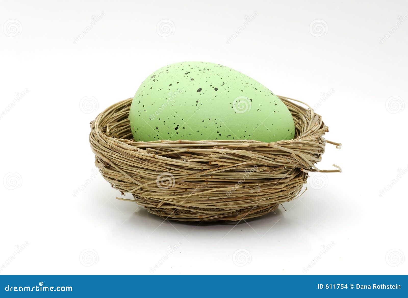 Oeuf vert photo stock. Image du jeune, pâques, emboîtement - 611754