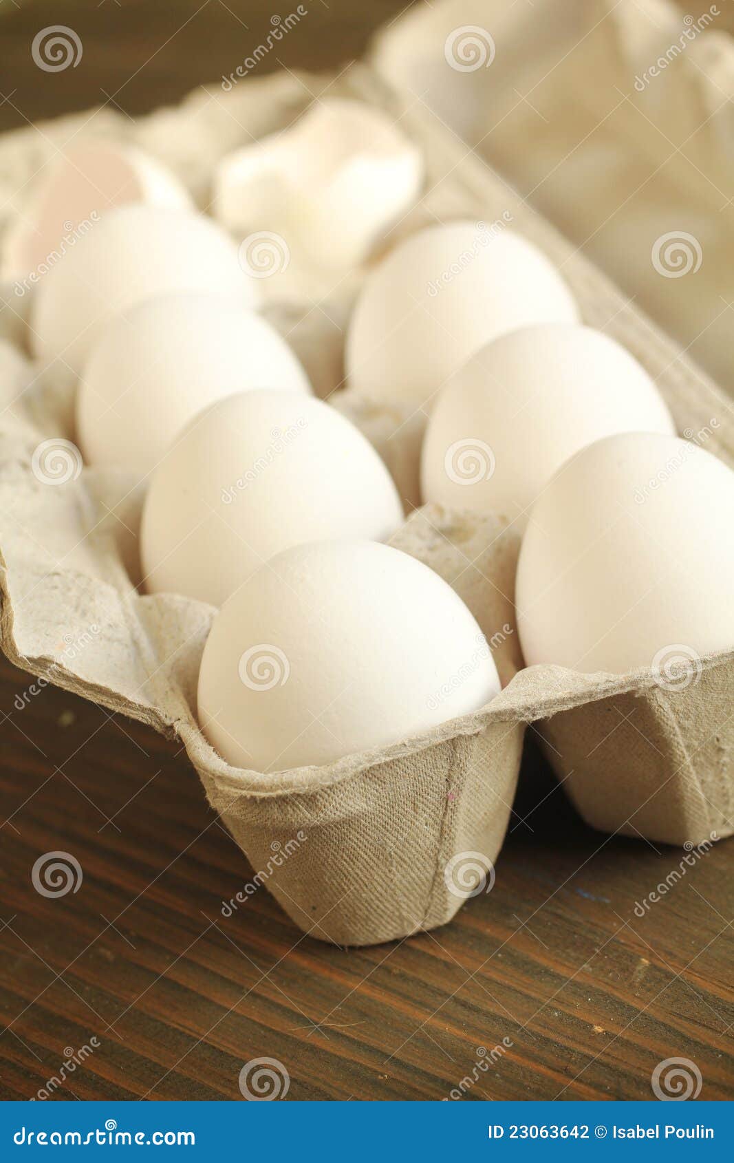 Oeufs blancs photo stock. Image du ingrédient, fragile - 23063642