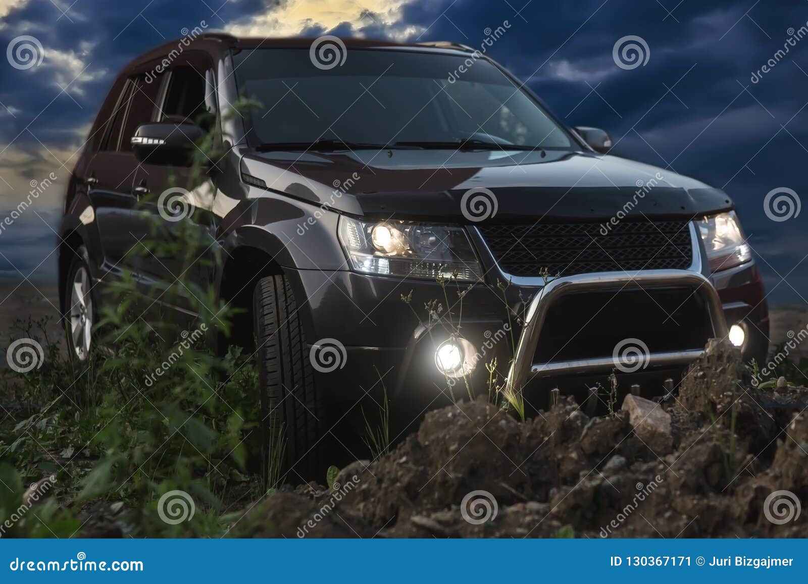 Off-road Crossover at Night Stock Image - Image of blue, power: 130367171