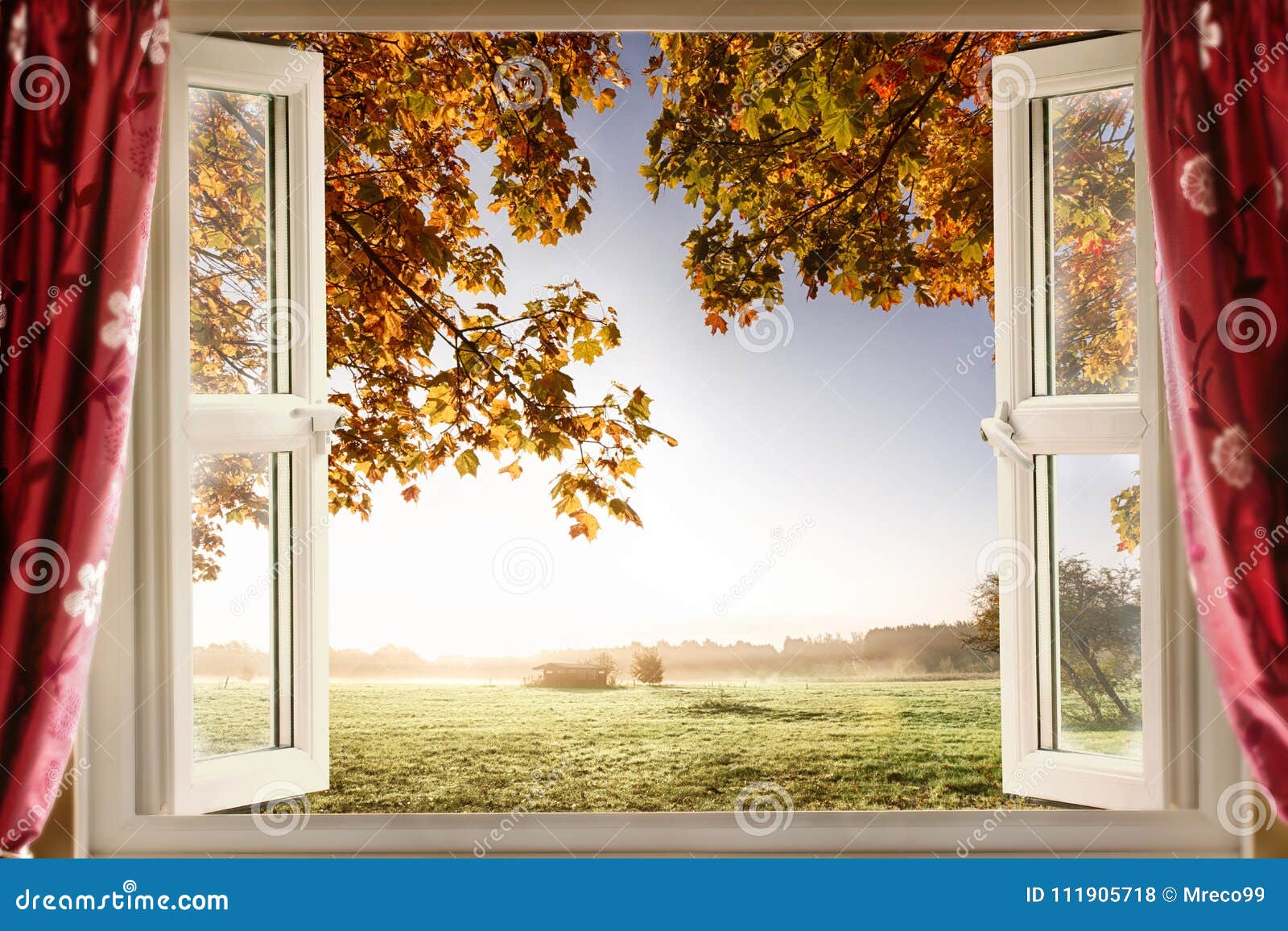 Offenes Fenster Auf Erstaunliche Landschaft Stockfoto - Bild von ...