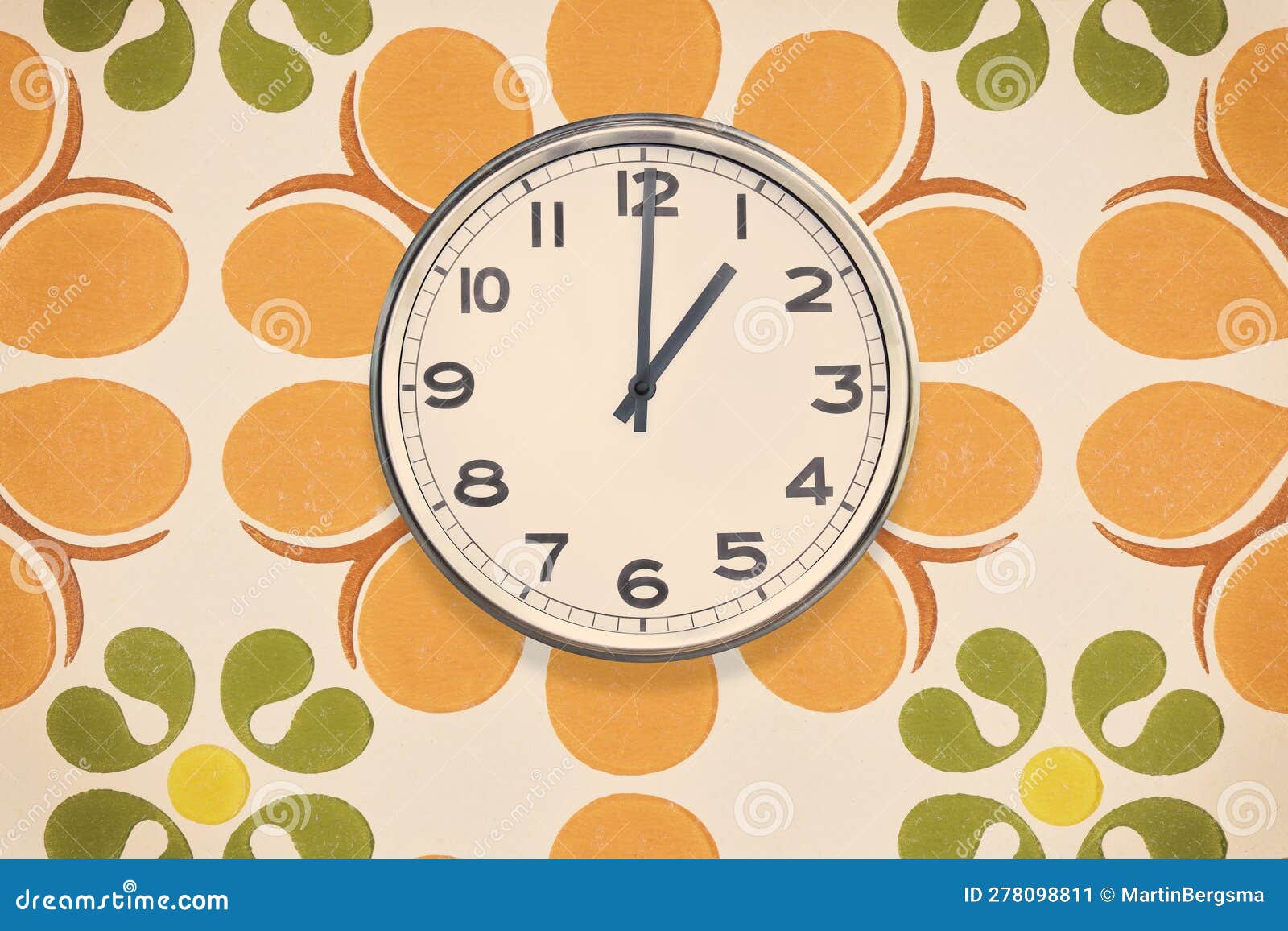 Office Clock Showing One O Clock Stock Illustration - Illustration of ...