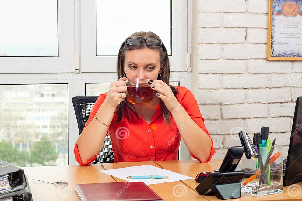An Office Employee Drinks Tea at the Workplace at Lunchtime Stock Image ...