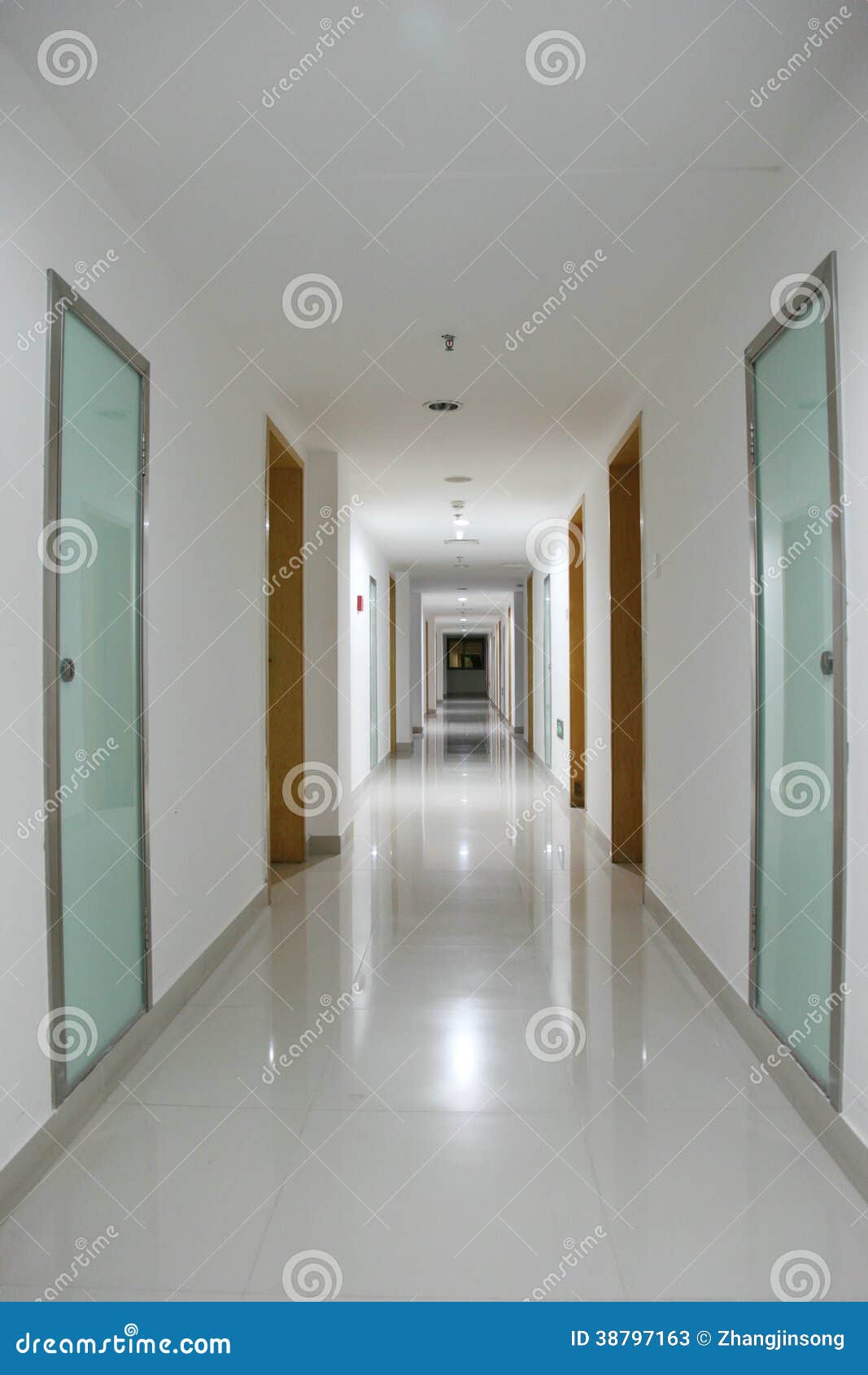 Infinite Hallway Royalty-Free Stock Photo | CartoonDealer.com #75294963