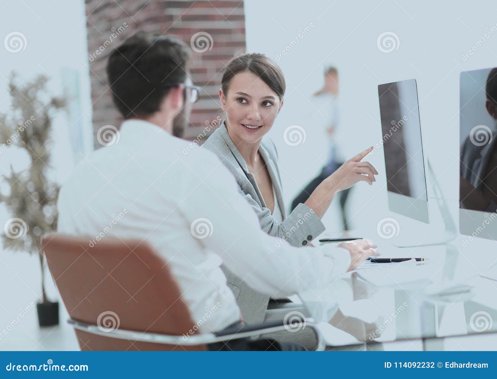 Office Workers Discuss the Current Problems Stock Photo - Image of ...