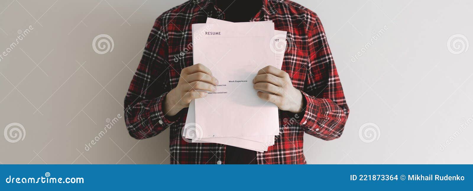 The Office Worker Holding Paper Documents Standing Against the Wall ...