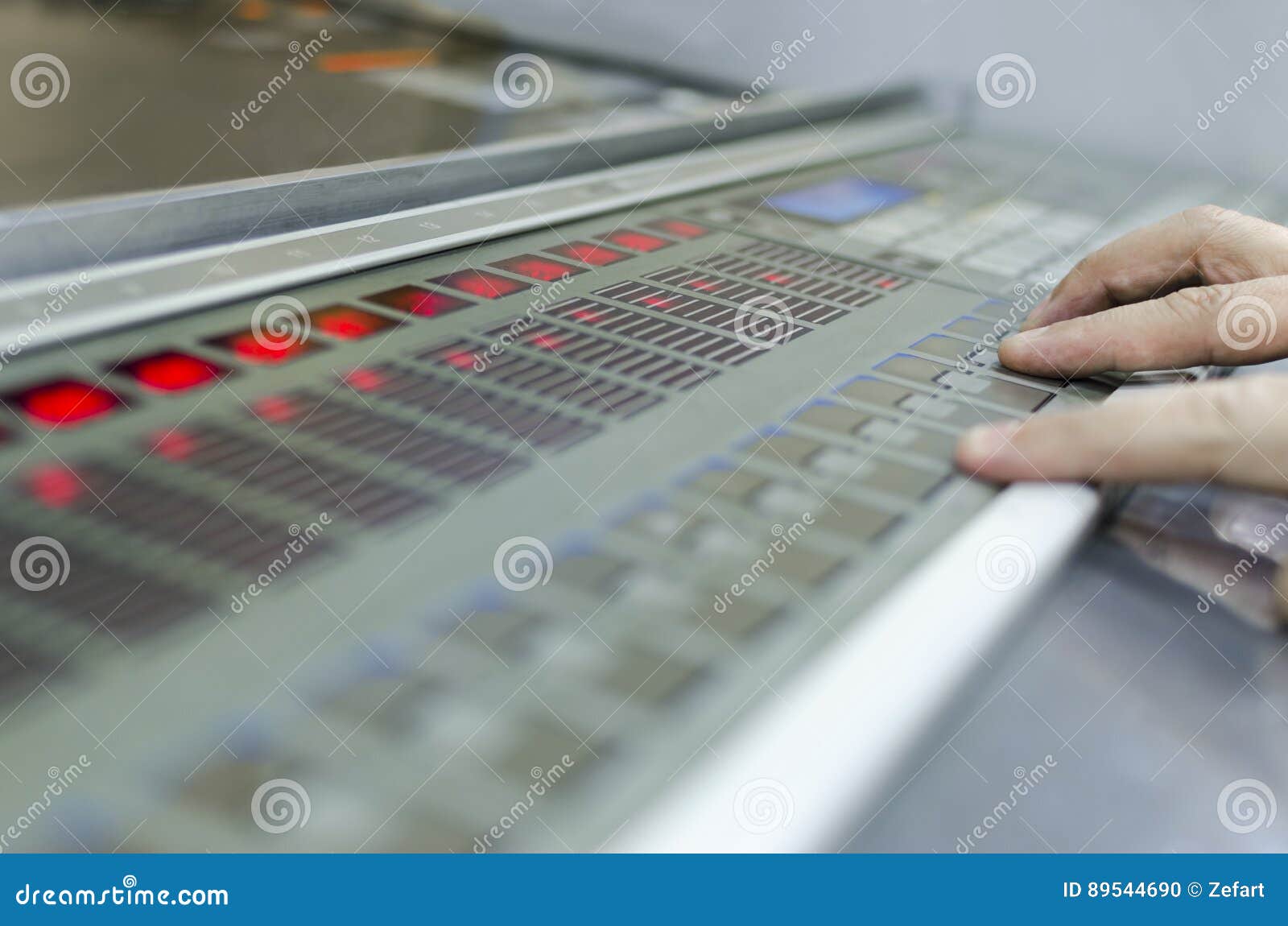 Offset Machine Press Print Run at Table Stock Photo - Image of operator ... Offset Machine Press Print Run at Table Stock Photo - Image of operator ...