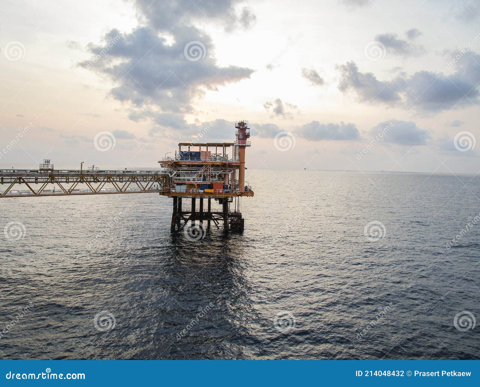 Offshore Oil and Gas Wellhead Platform in Gulf of Thailaind Stock Photo ...