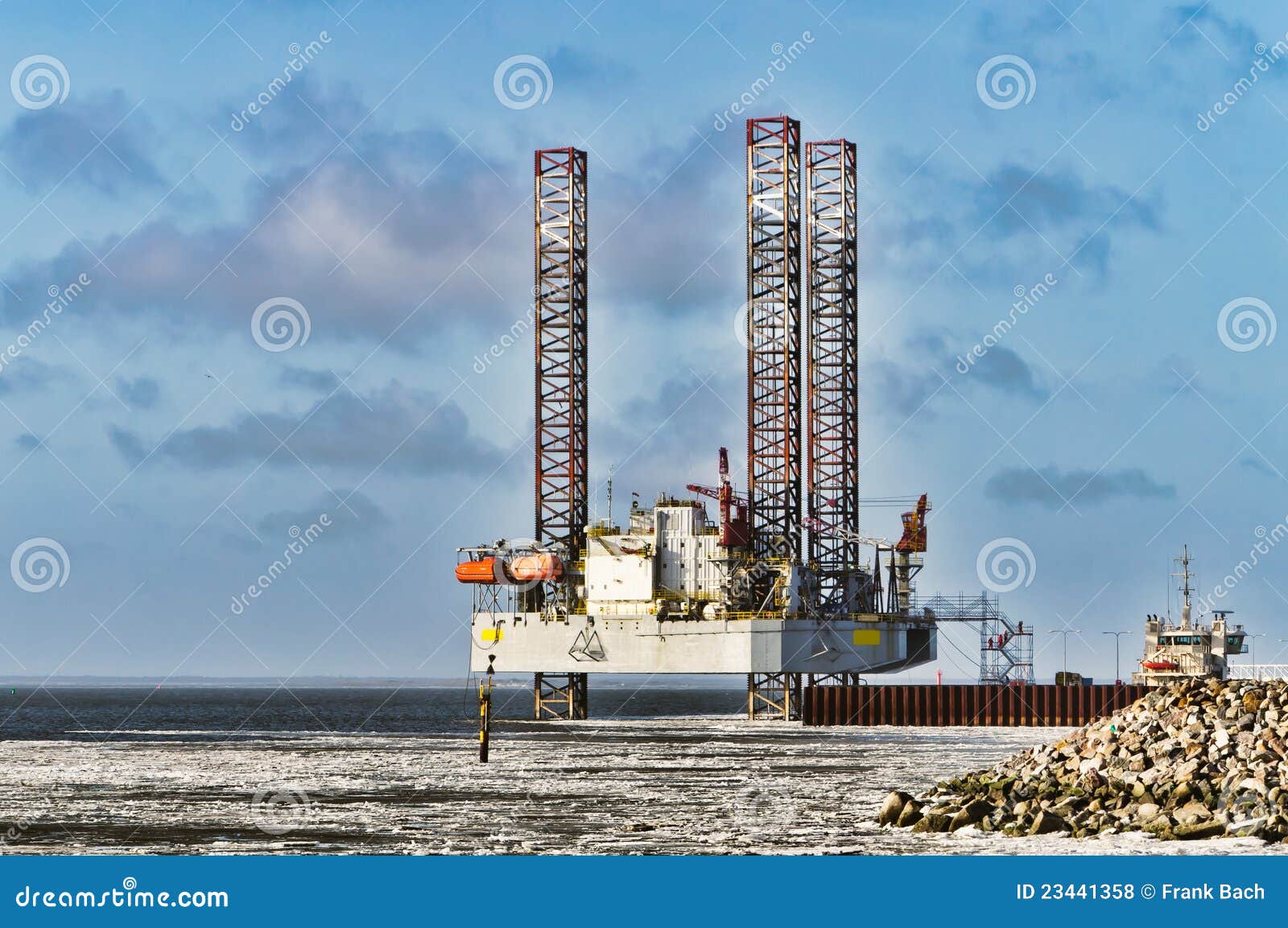 Offshore Oil Rig Drilling Platform Stock Photo - Image of industry ...