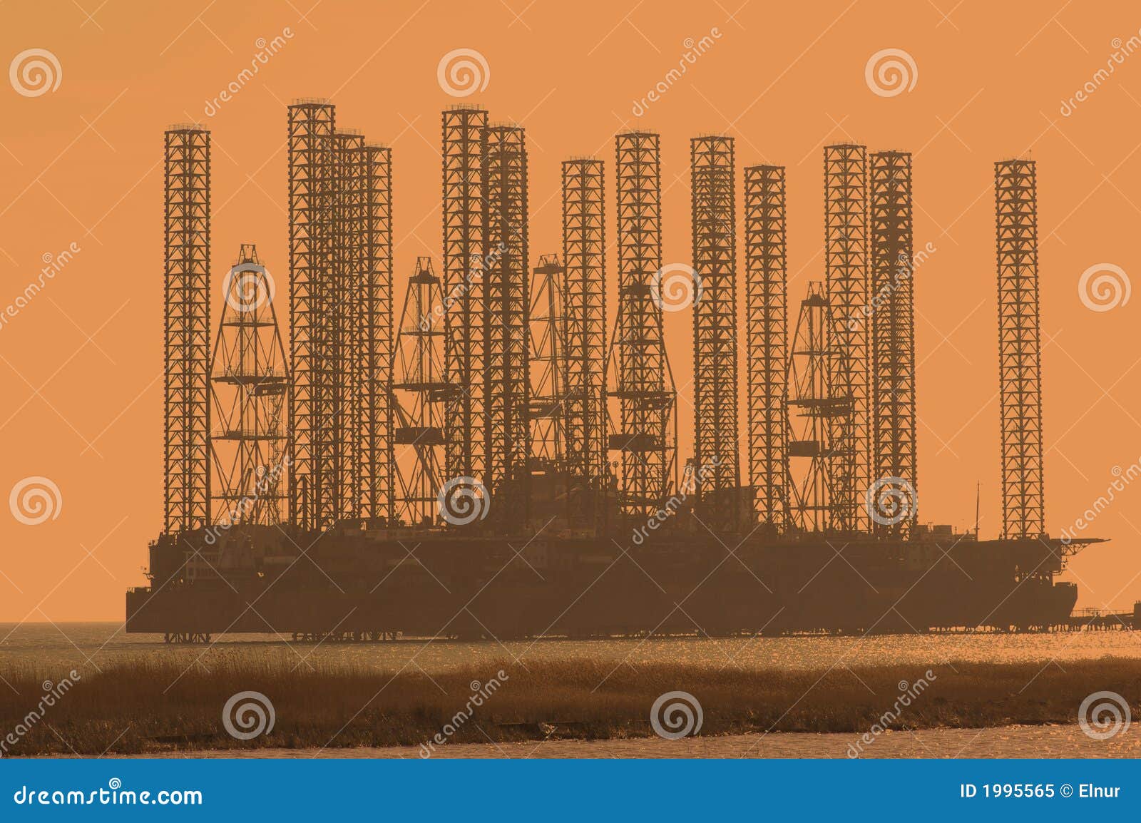 Offshore Oil Rig at Shallow Wa Stock Image - Image of drilling ...