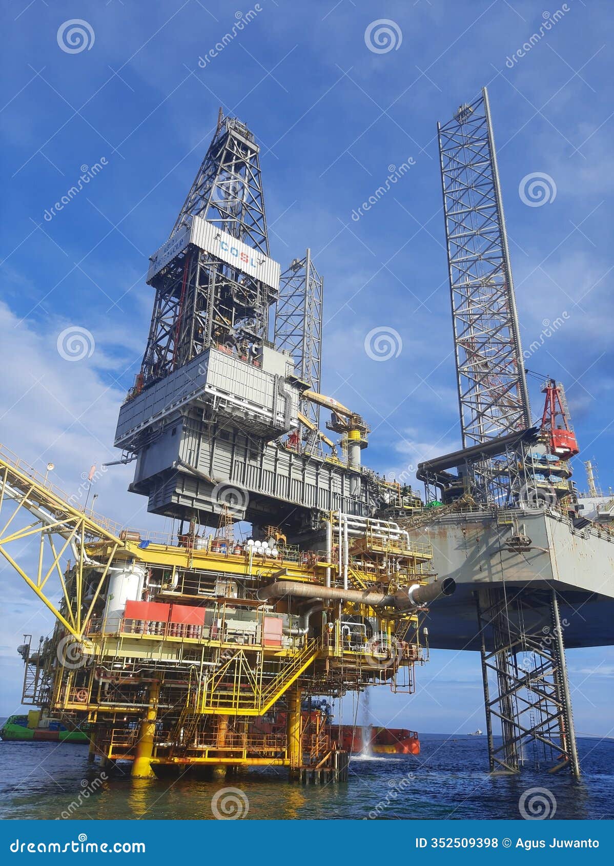 Deep Sea Rig Offshore Operations Editorial Stock Photo - Image of rigs ...