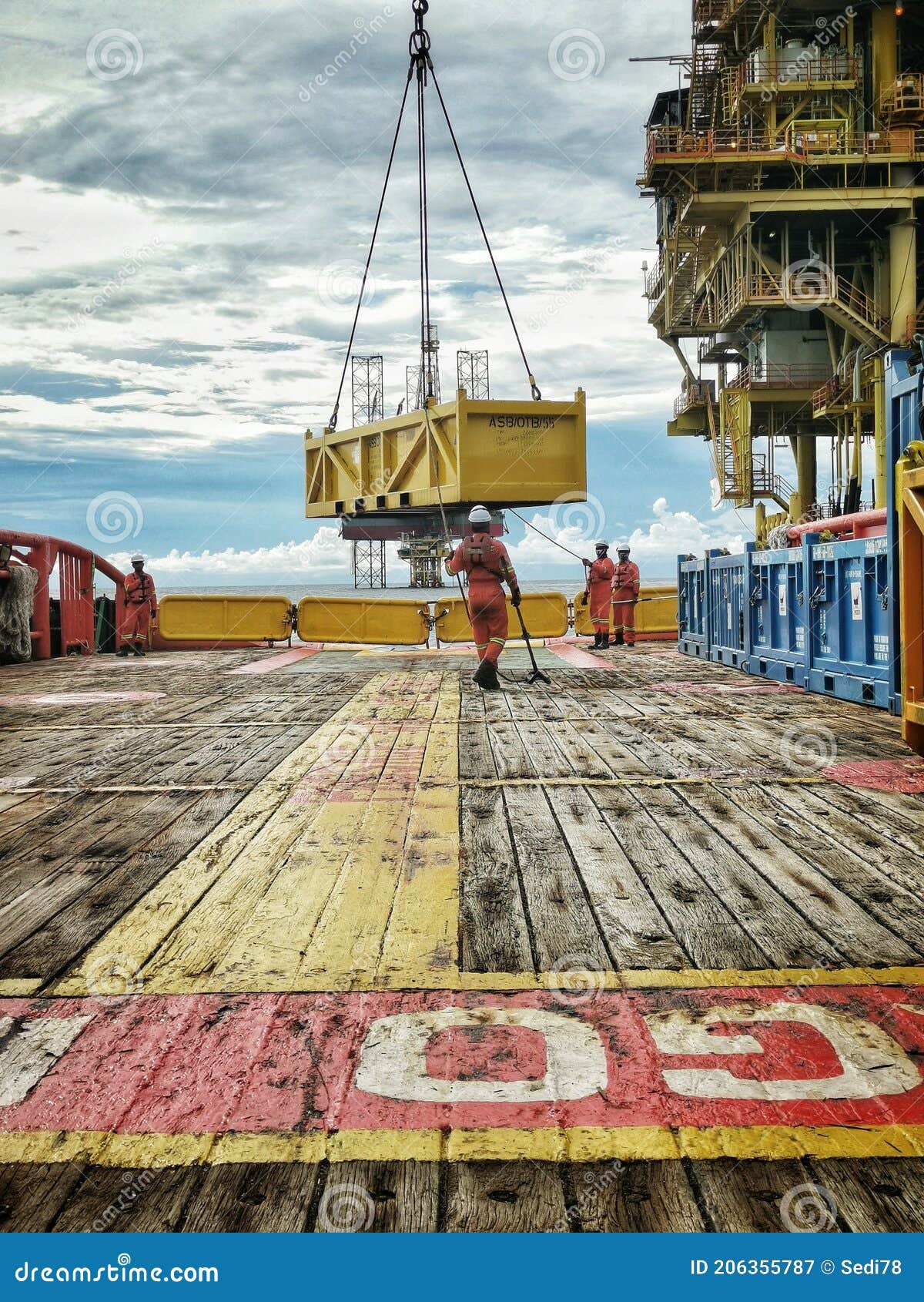 Offshore Support Vessel Deliver Cargo To Oil Platform at Sea Editorial ...