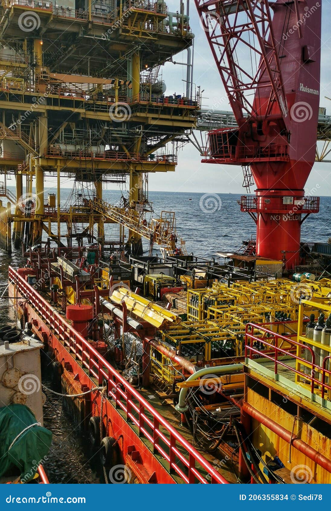 Offshore Support Vessel Deliver Cargo To Oil Platform at Sea Editorial ...