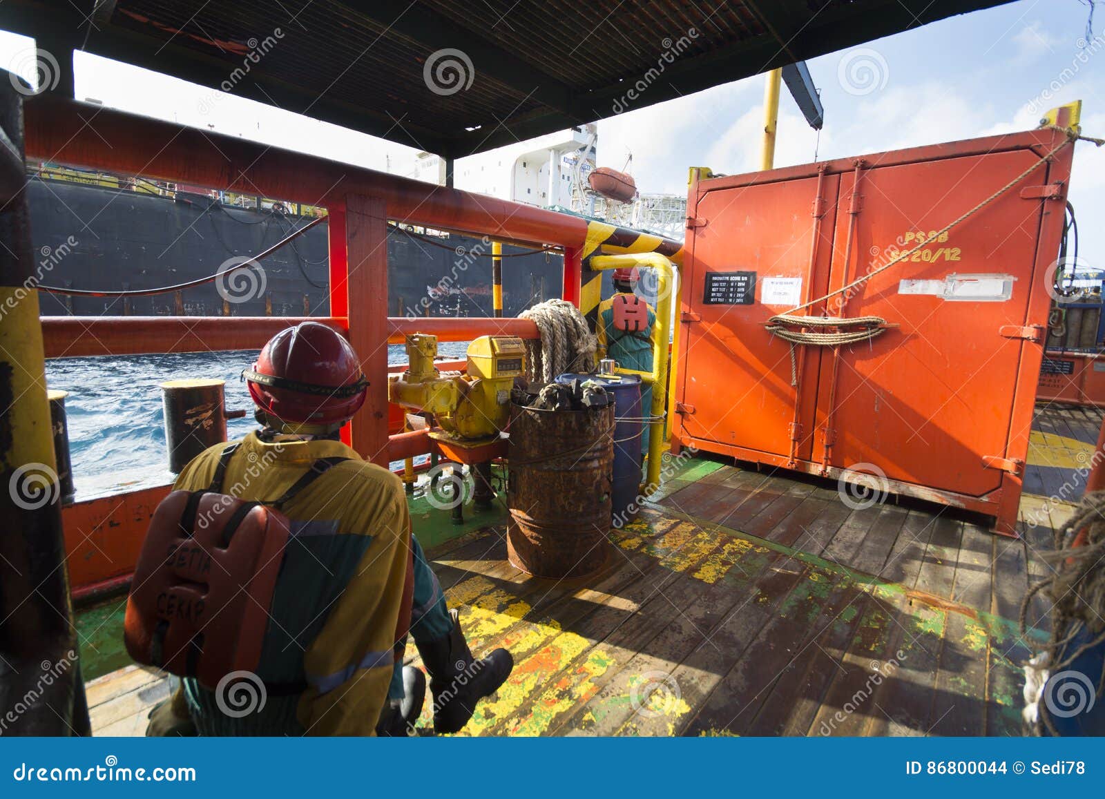 Offshore working on deck editorial stock image. Image of working - 86800044