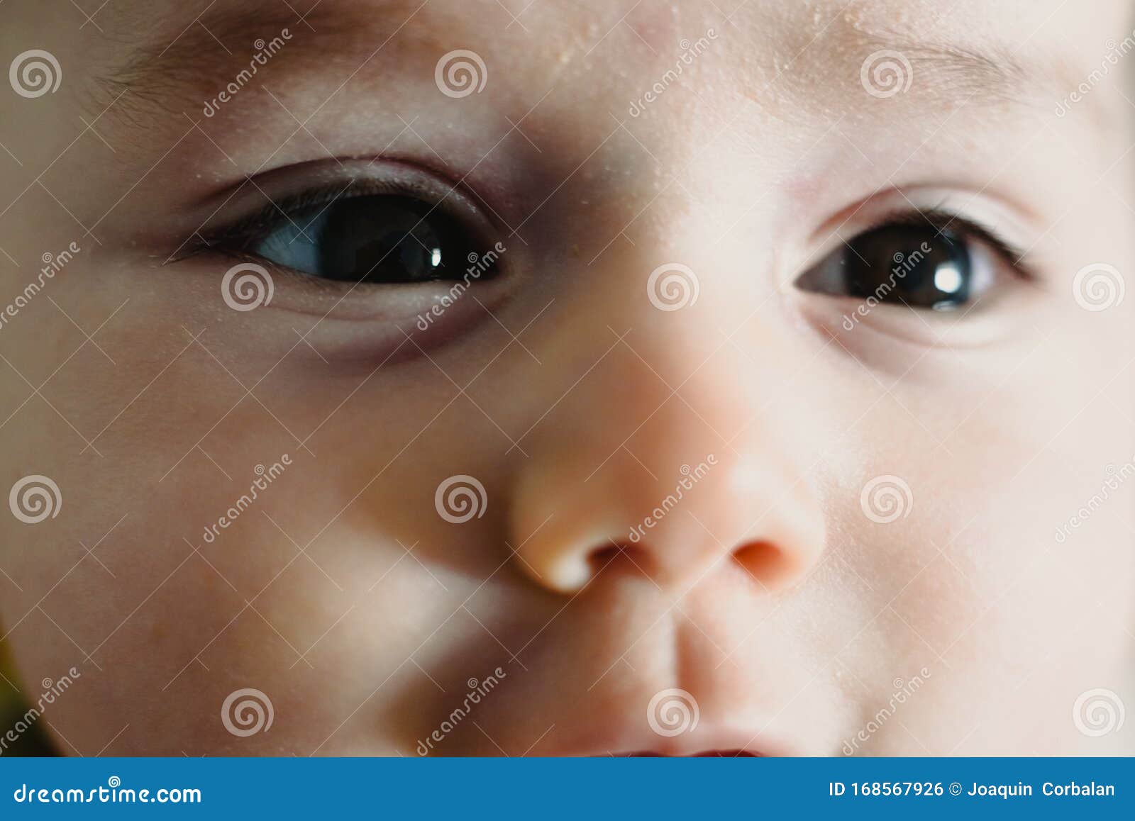 Ogen Op Een Baby Met Een Diepe Blik Stock Foto - Image of baby, kind ...