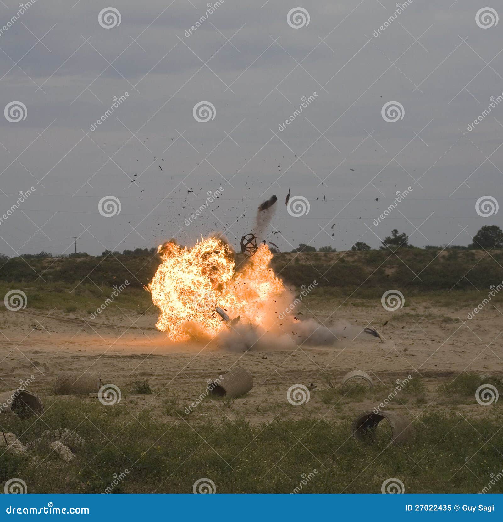 Ogenblik van explosie stock afbeelding. Image of zand - 27022435