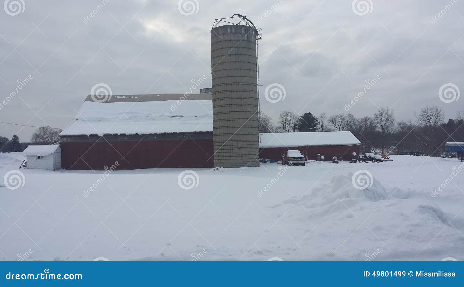 Ohio Winter Barn Scene stock image. Image of falls, barn - 49801499