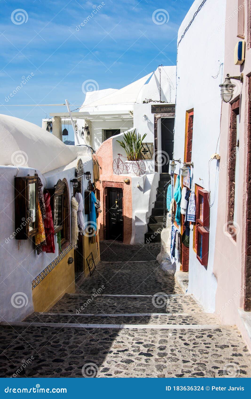 Oia, Santorini, Greece editorial stock image. Image of village - 183636324