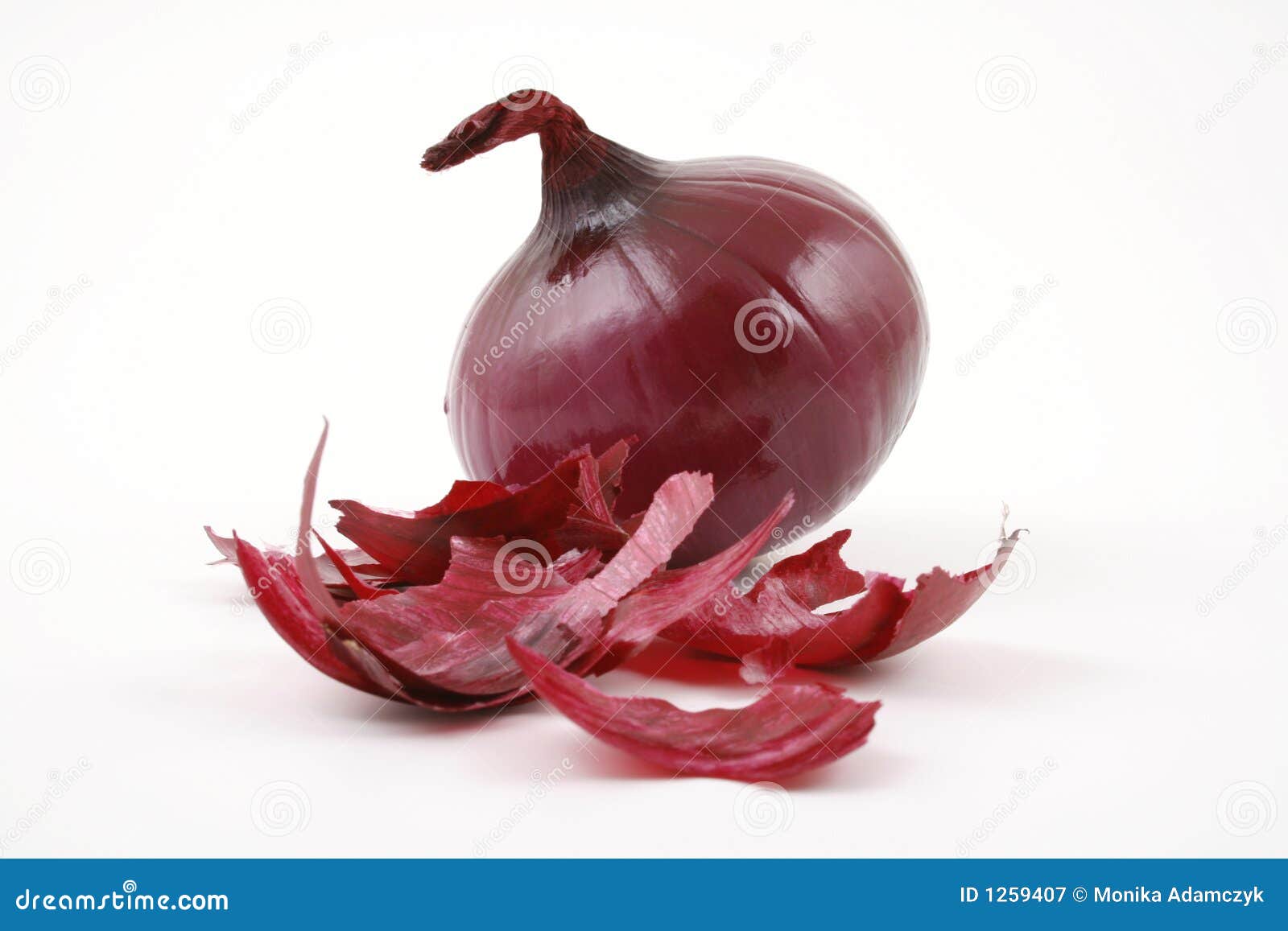 Oignon rouge image stock. Image du oignons, végétarien - 1259407