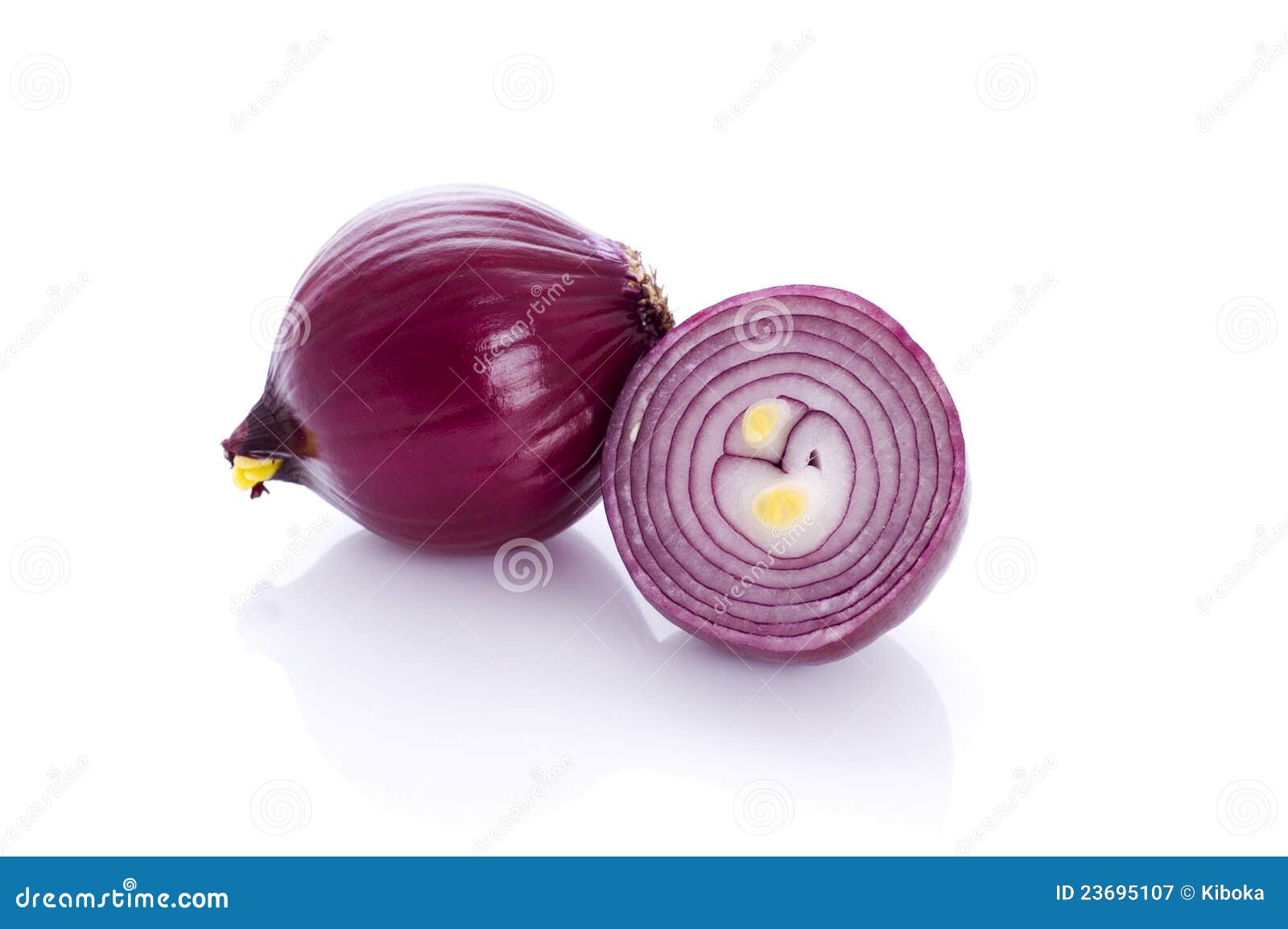 Oignon rouge image stock. Image du fond, rouge, légume - 23695107