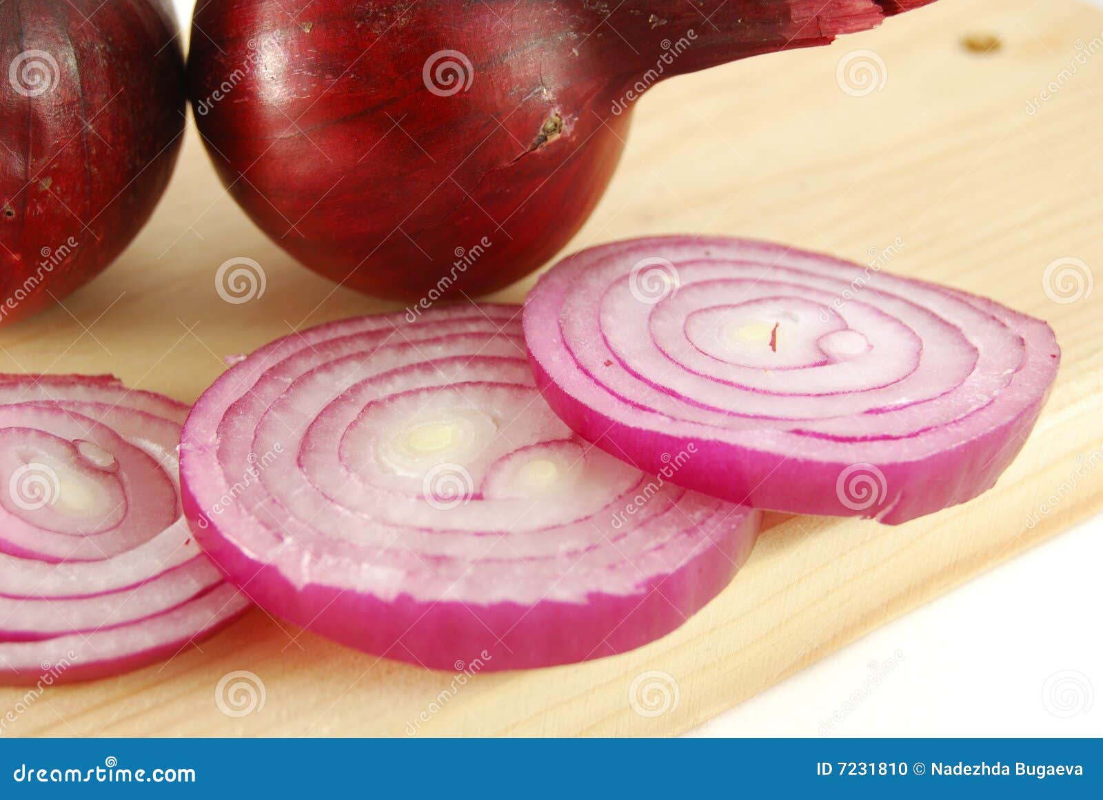 Oignon rouge photo stock. Image du nourriture, végétarien - 7231810