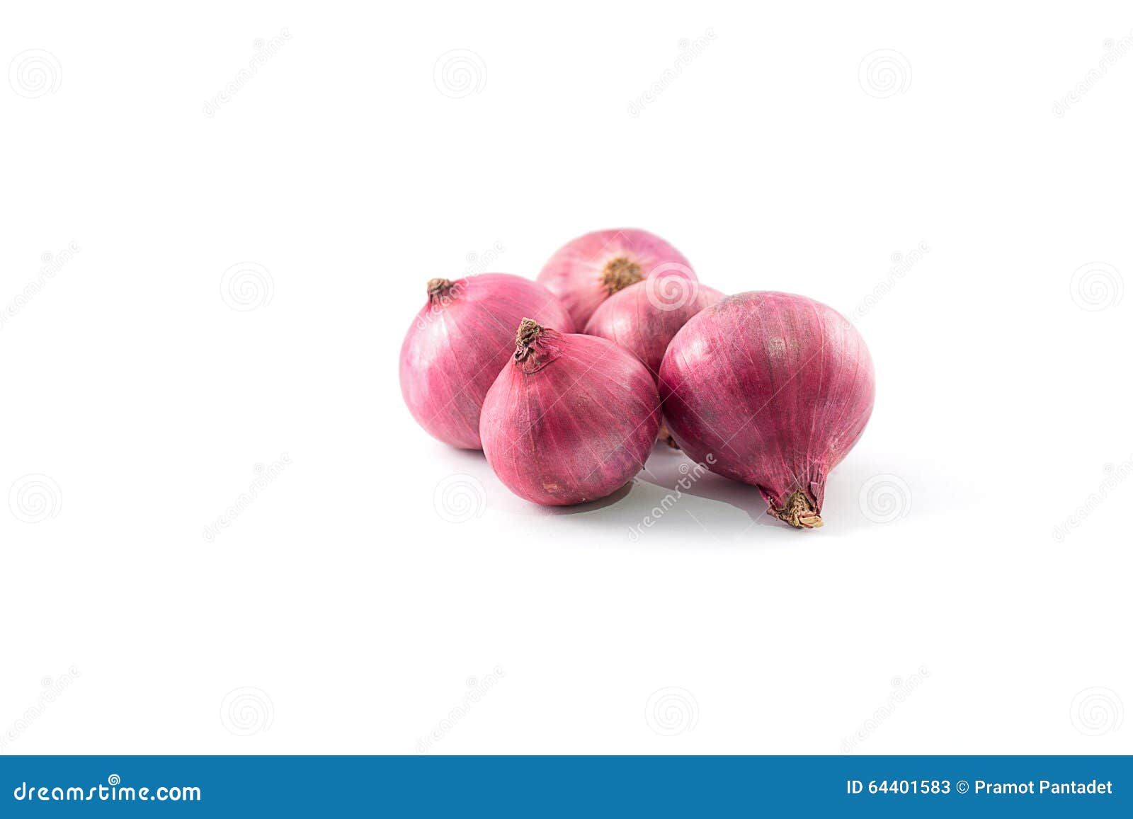 Oignon Rouge Sur Le Fond Blanc Image stock - Image du mûr, repas: 64401583