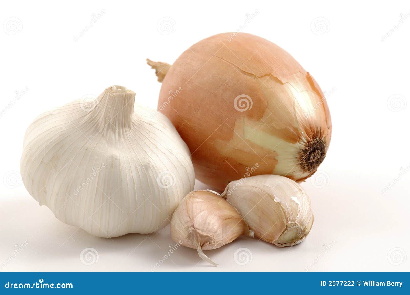 Oignons et ail photo stock. Image of légume, savoureux - 2577222