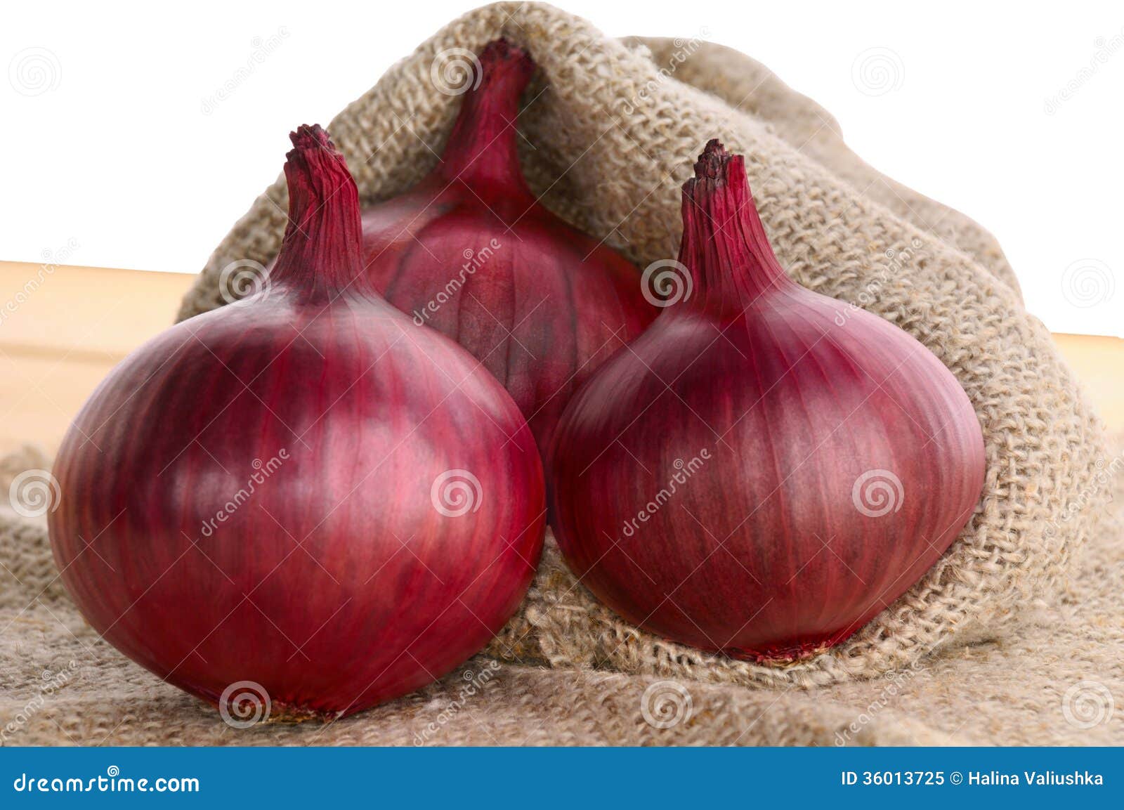 Oignons rouges image stock. Image du rouge, assaisonnement - 36013725