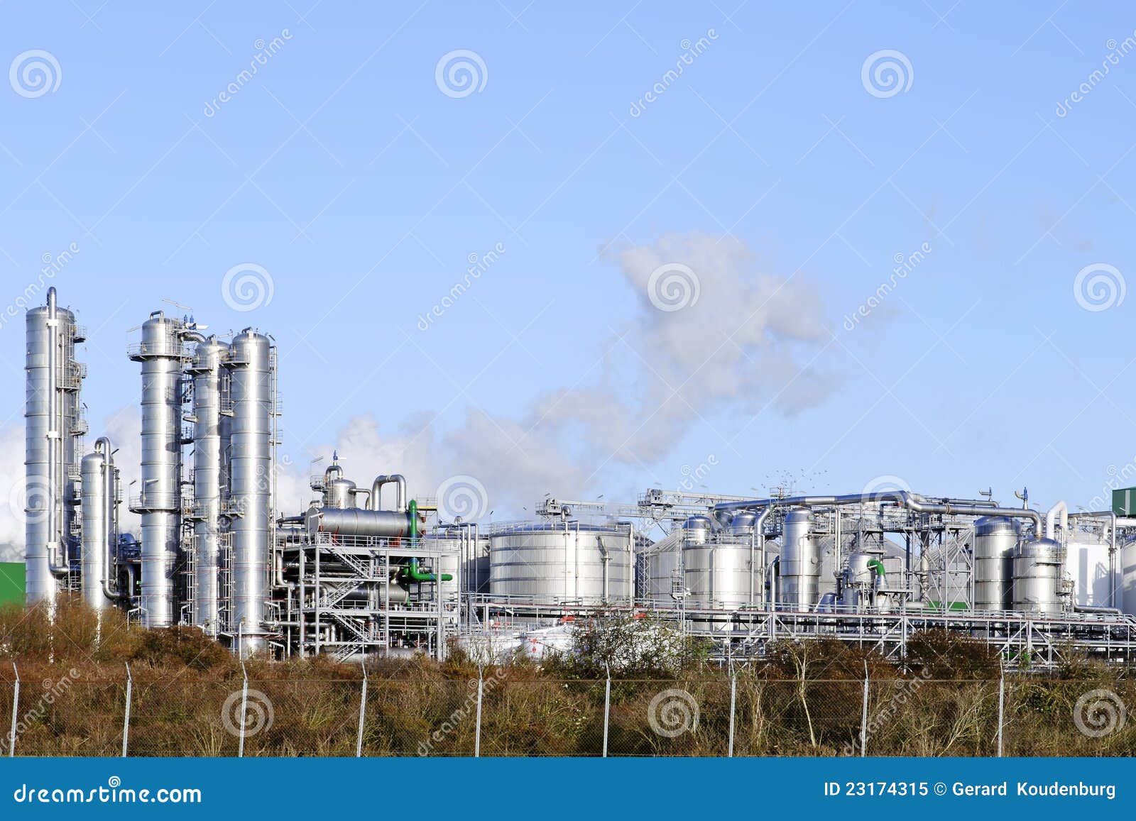 Oil and chemical refinery stock image. Image of facility - 23174315