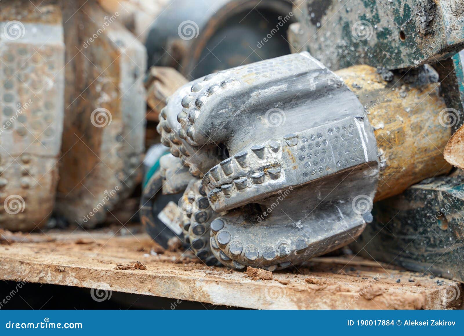 Oil Drilling Equipment for Workover. Used Oil Drilling Bit Head ...