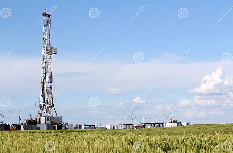 Oil drilling rig stock image. Image of engine, petroleum - 31405045