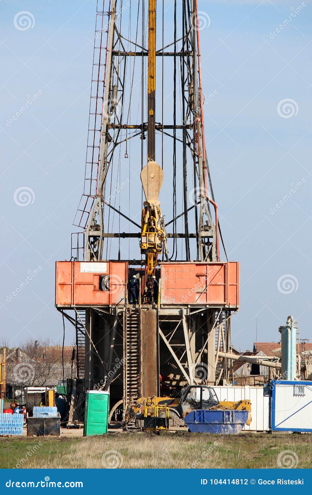 Oil Drilling Rig with Workers Stock Photo - Image of work, crane: 104414812