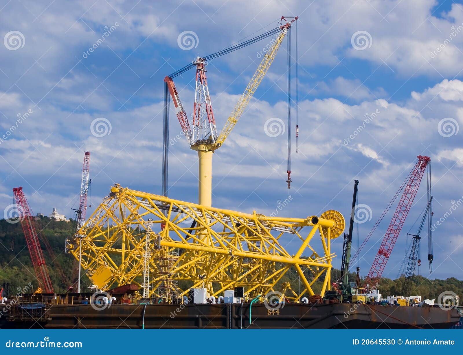 Oil extraction platform stock photo. Image of gasoline - 20645530