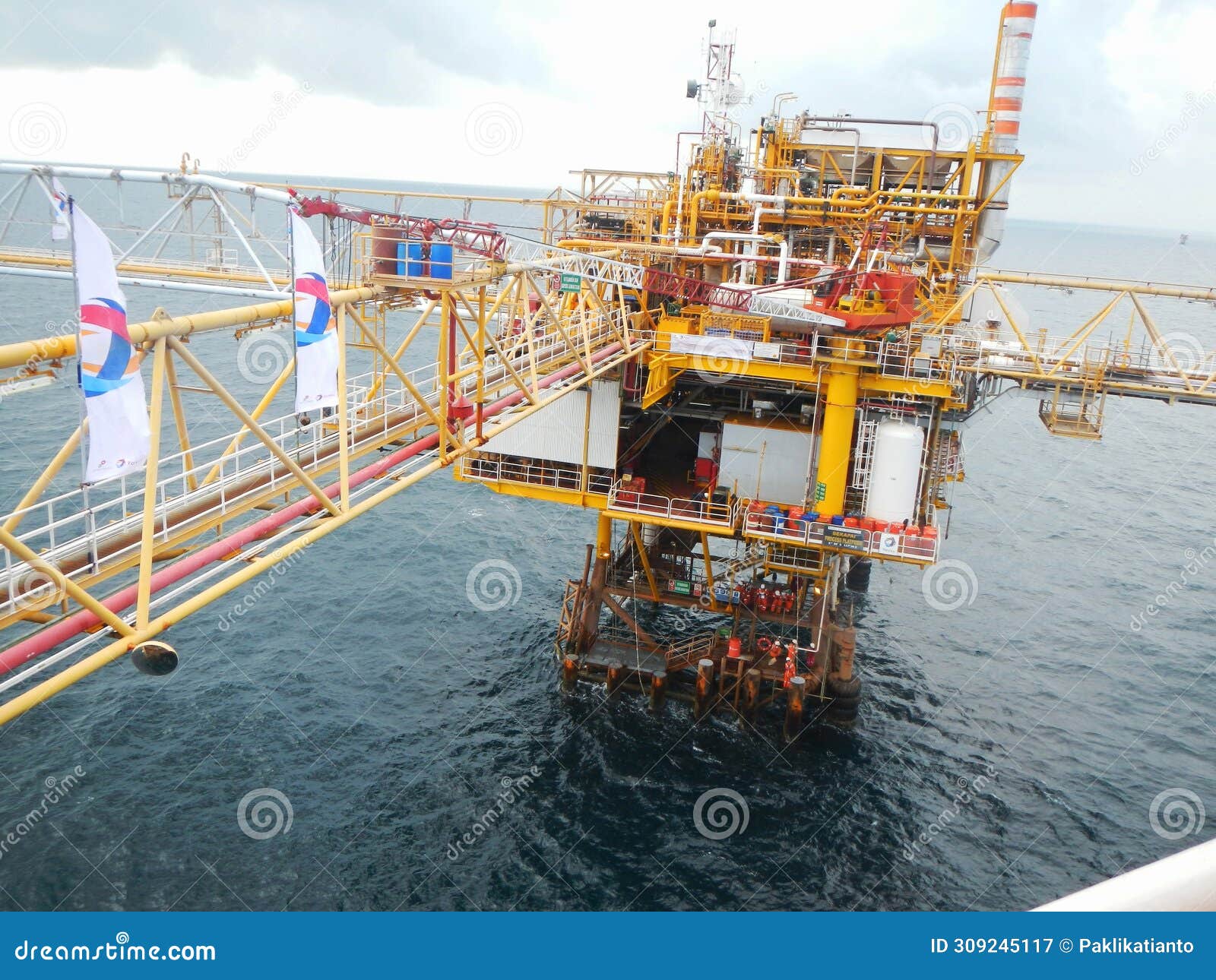 Oil and Gas Offshore Mining Building Editorial Photography - Image of ...