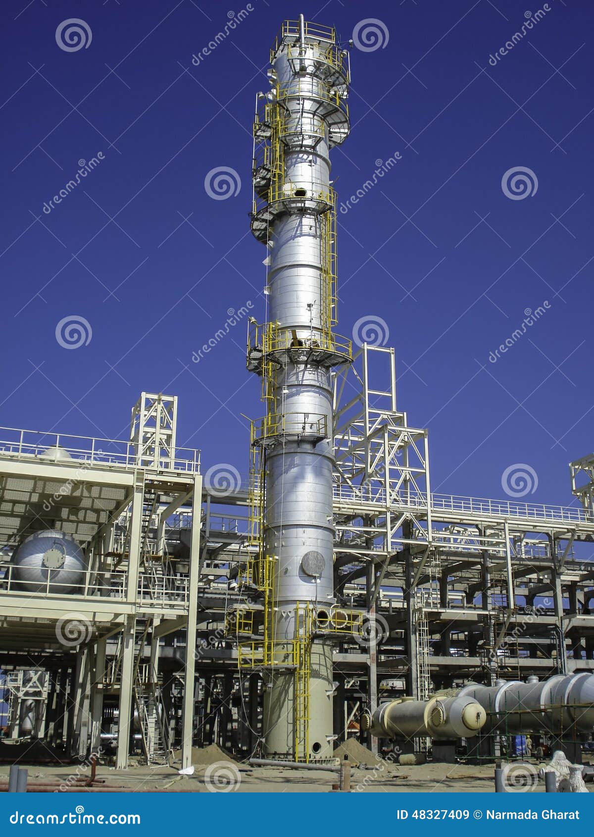 Oil & Gas Plant Construction Stock Image - Image of labour, rack: 48327409
